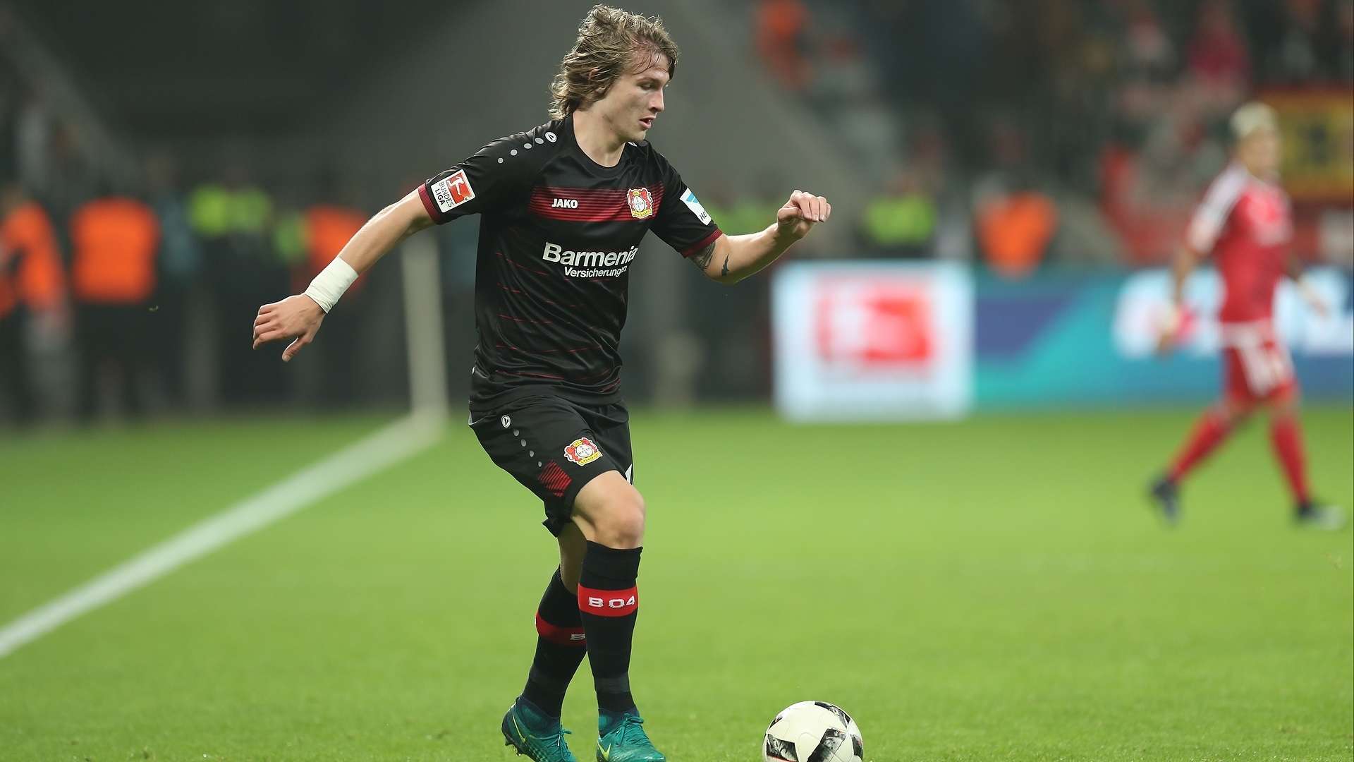 Haarriss im Schienbein bei Tin Jedvaj | Bayer04.de