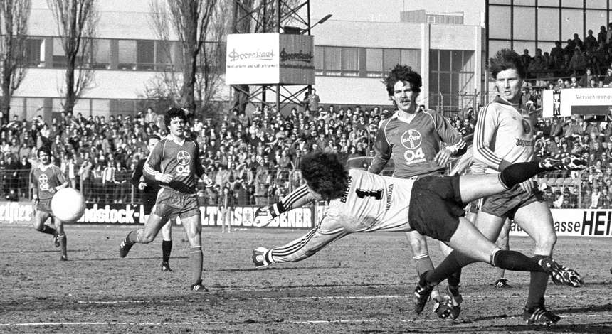 Uwe Greiner: Der erste Elfmeter-„Killer“ von Bayer 04 | Bayer04.de