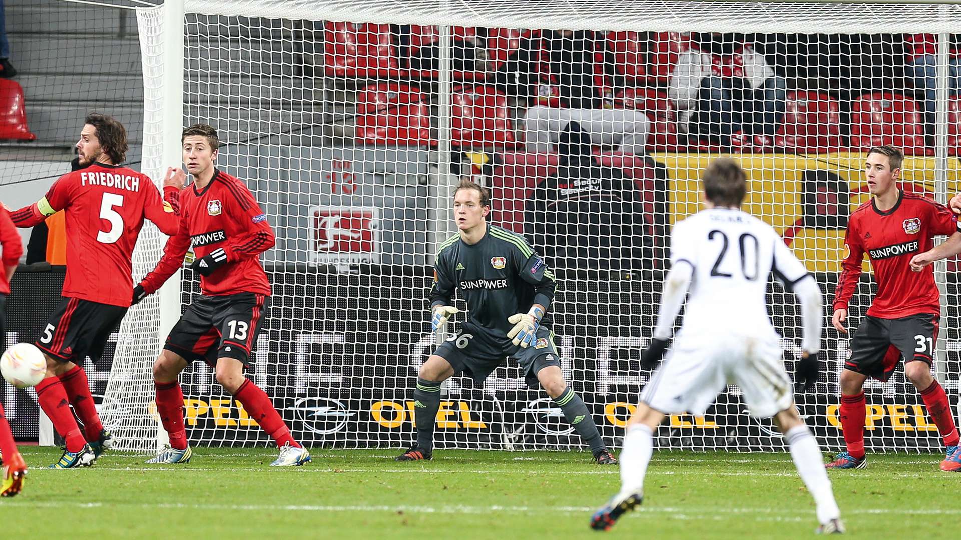 Niklas Lomb – the third man | Bayer04.de